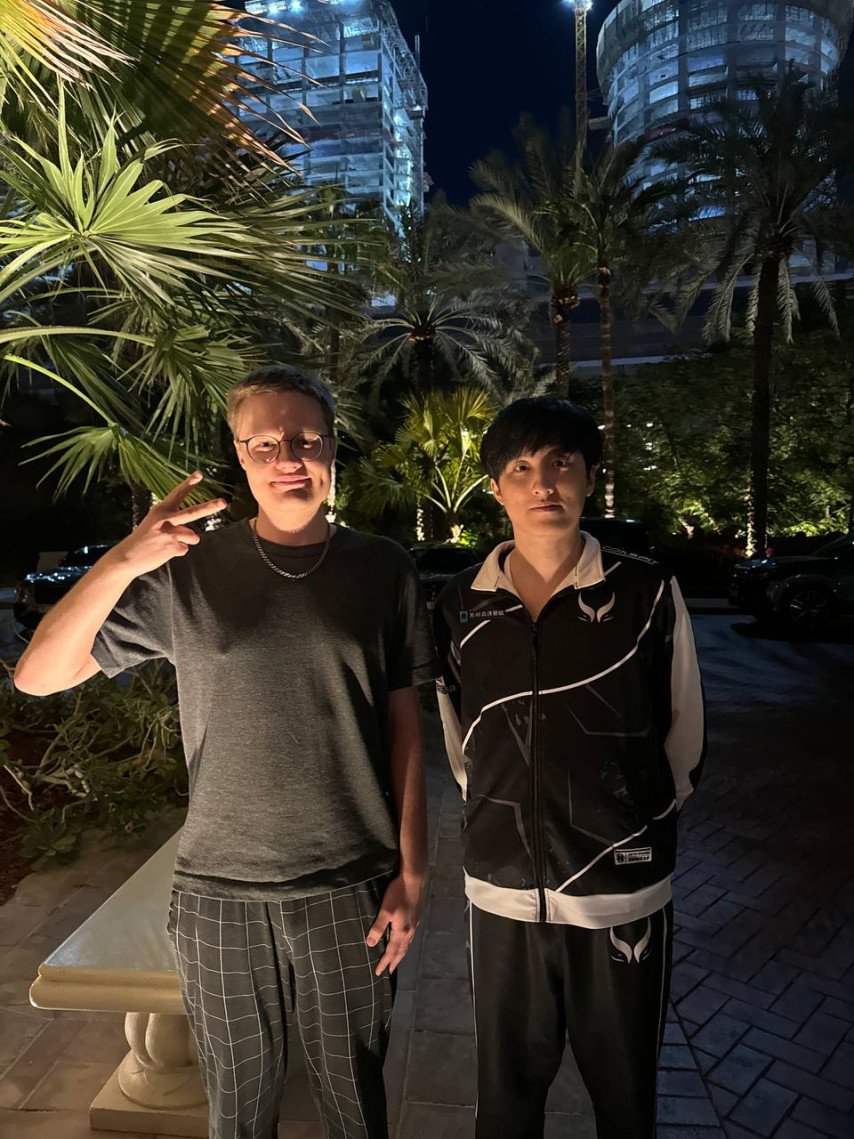 Kiritych posted a joint photo with Ame, amusing fans with an intimate detail | Hawk Live