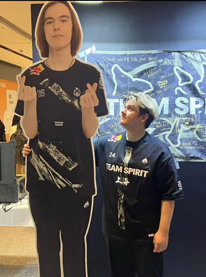 Yatoro suddenly showed up at a Team Spirit match. Photo | Hawk Live